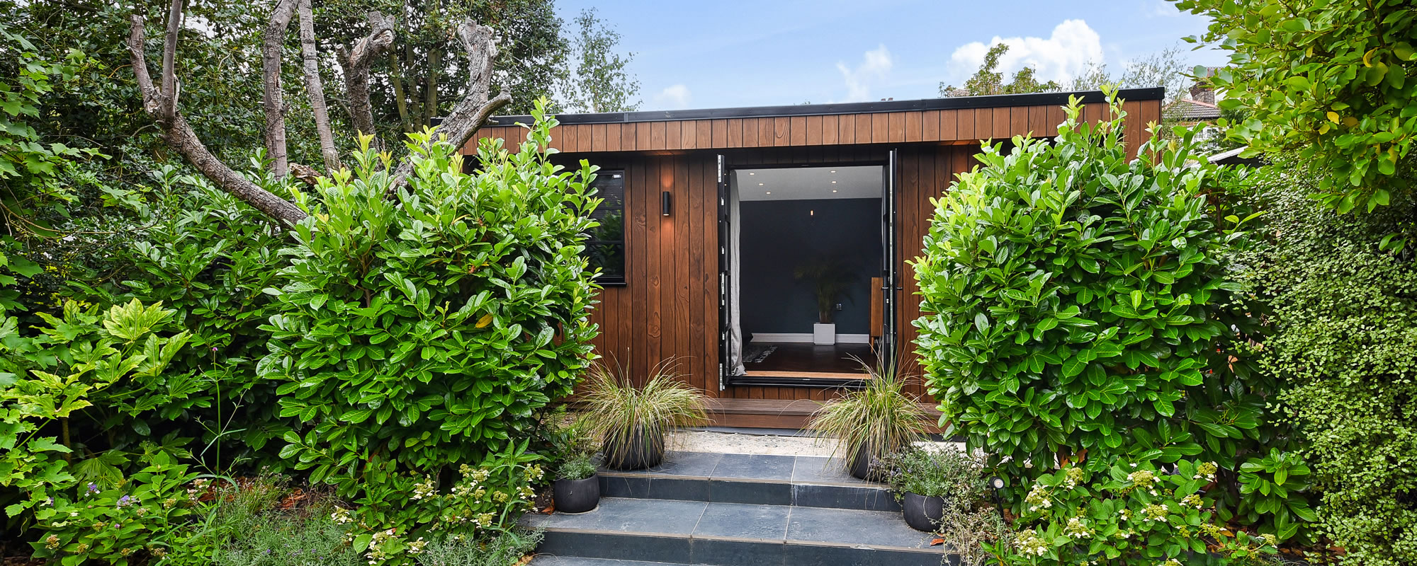 Luxury Studio Garden Annexe In London - Hawksbeck Annexes